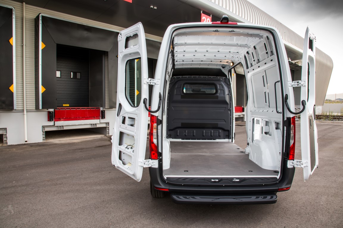 Νέο Mercedes-Benz Sprinter 314 CDI Van : Αρχηγού παρόντος... - YouTruck.gr