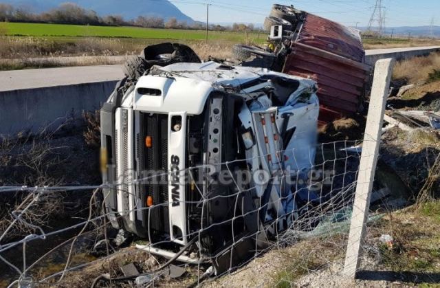 Εκτροπή φορτηγού στην Ε.Ο. Αθηνών-Λαμίας - YouTruck.gr