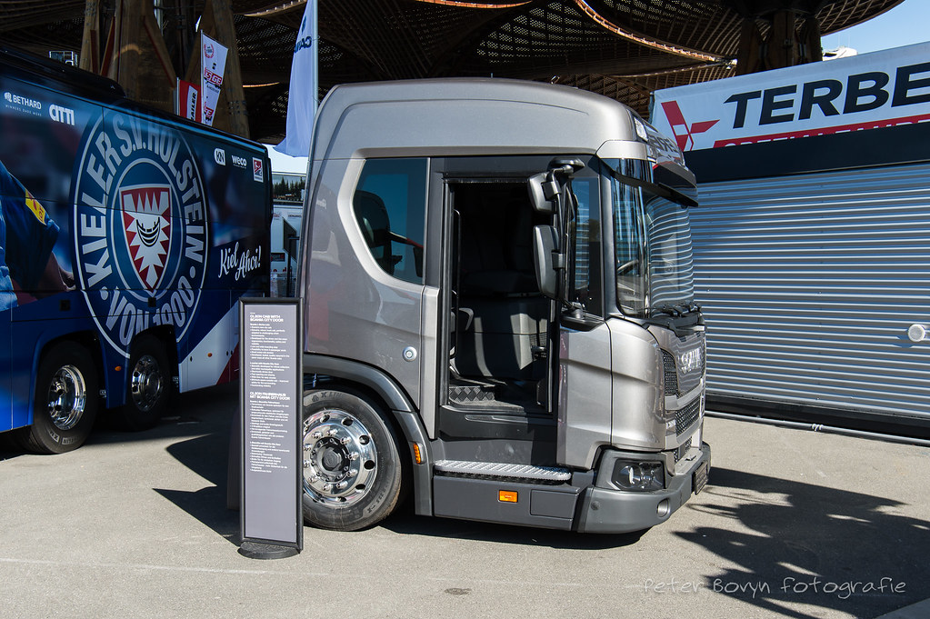 City Door : Η Scania λανσάρει πόρτες απο τζάμι για βελτίωση της ορατότητας