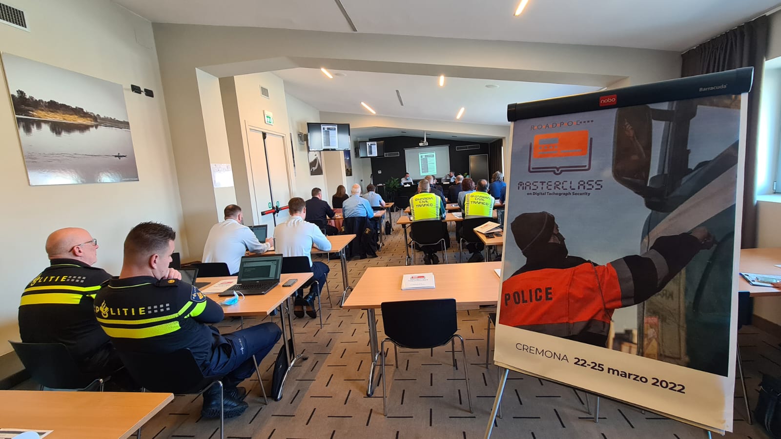 43 αστυνομικοί εκπαιδεύτηκαν στον εντοπισμό παραποίησης ψηφιακού ταχογράφου