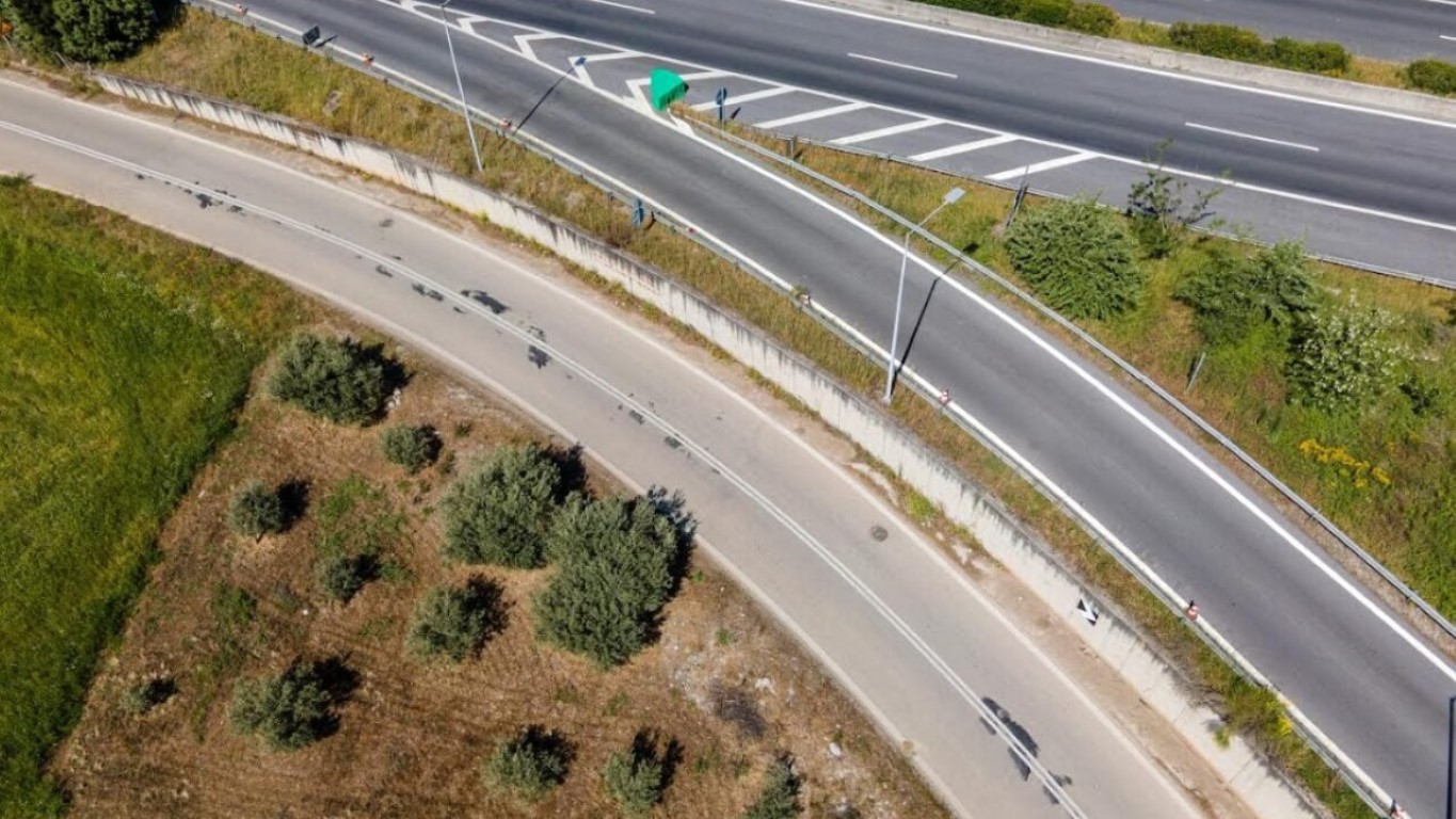 Ξεκινούν οι εργασίες ενίσχυσης του τοίχου αντιστήριξης στον Α/Κ Γλύφας ...